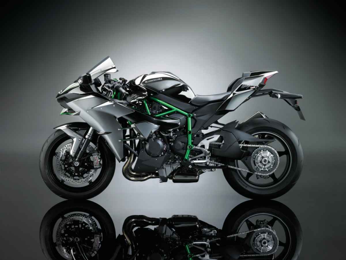 Motorcycle Comparison Kawasaki H2 Vs Kawasaki H2R ChapMoto